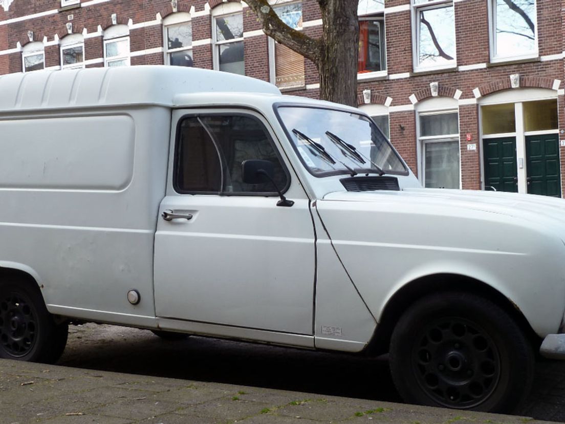 'Oude bestelbus is schoner dan nieuwe bolides' - Rijnmond