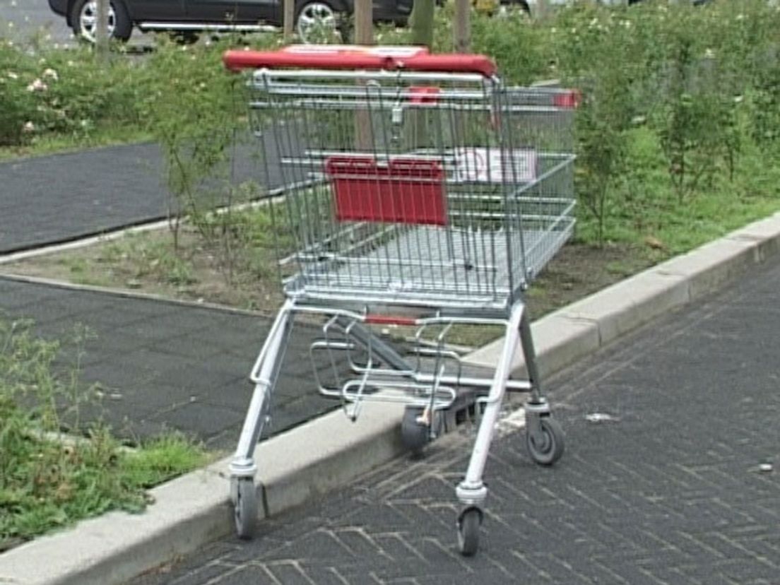 Vlaardingen opent jacht op rondslingerende winkelwagens - Rijnmond
