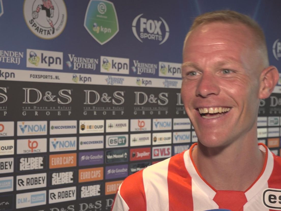 Beugelsdijk voor het eerst in een Sparta-shirt: 'Hier wil ik gaan ...