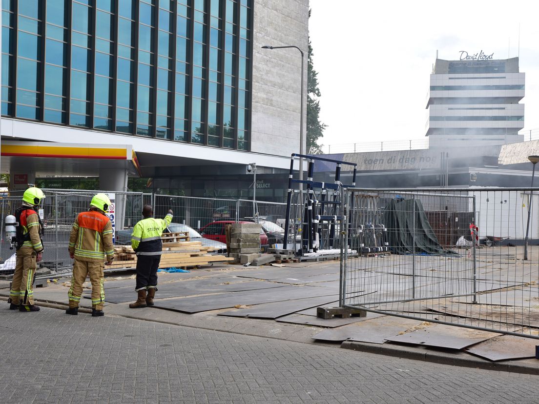 Honderd aansluitingen zonder stroom na brand bij Shell-tankstation ...