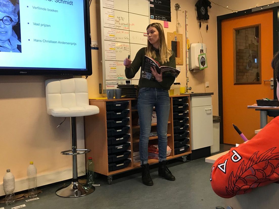 Talent Hannah Mae uit Emmen: Juf of zangeres? - RTV Drenthe