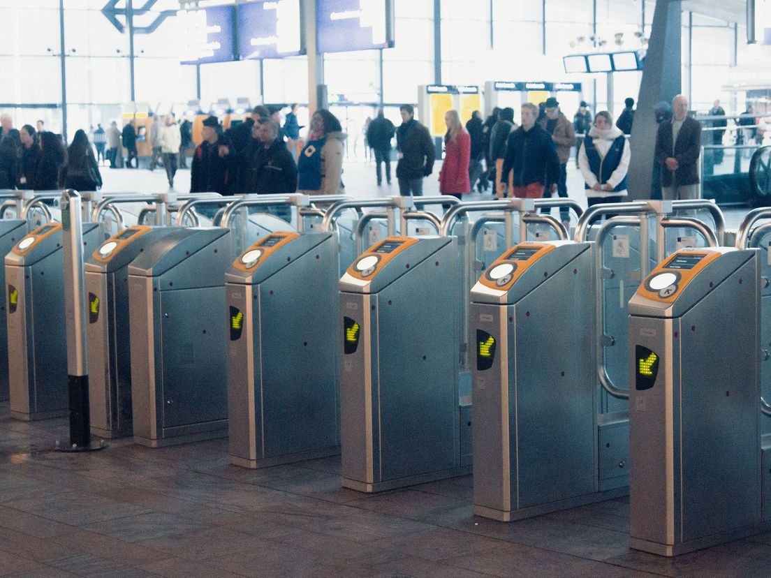 'Poortjes bij perrons Rotterdam CS te gevaarlijk' - Rijnmond