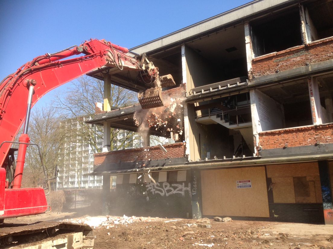 Sloop pand Keuringsdienst nu echt begonnen - Rijnmond
