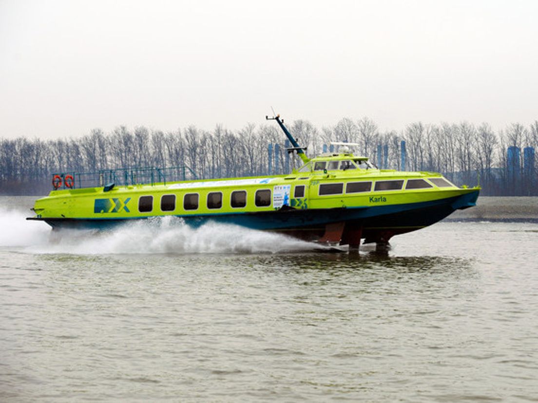 Snelle waterbus is 'een succes' - Rijnmond