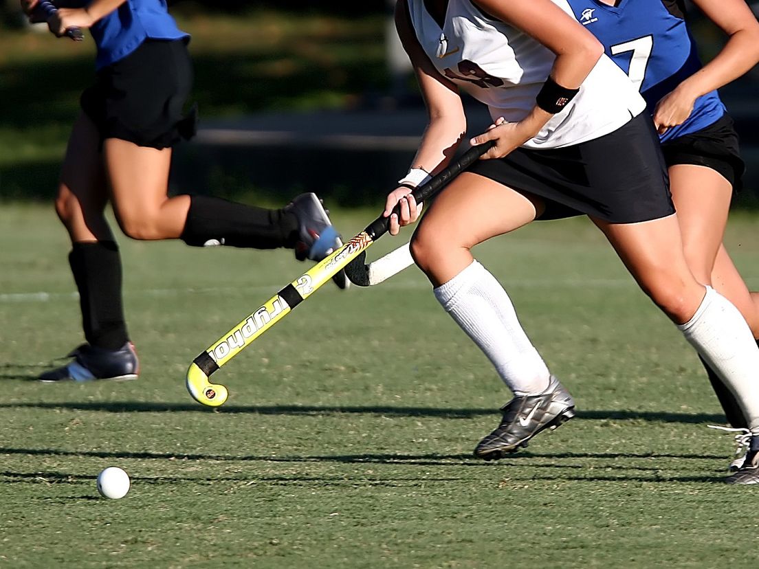 Niet naar school, maar naar de hockey - Rijnmond