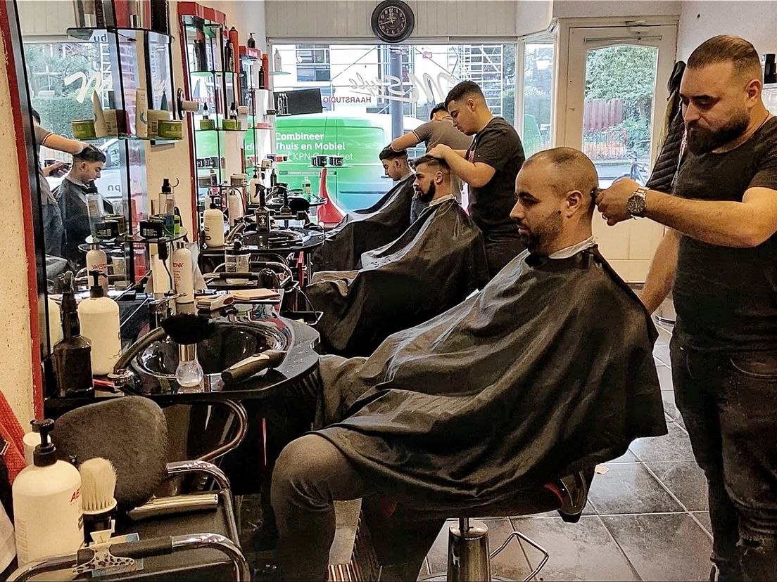 Yusuf (14) wil de beste kapper van Nederland worden - Rijnmond