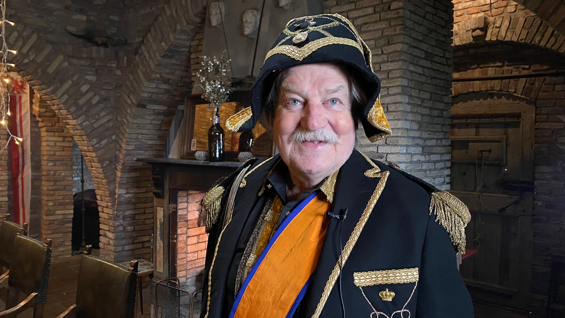 "Het is nooit af": Gerry (76) bouwt al dertig jaar een kasteel in zijn ...