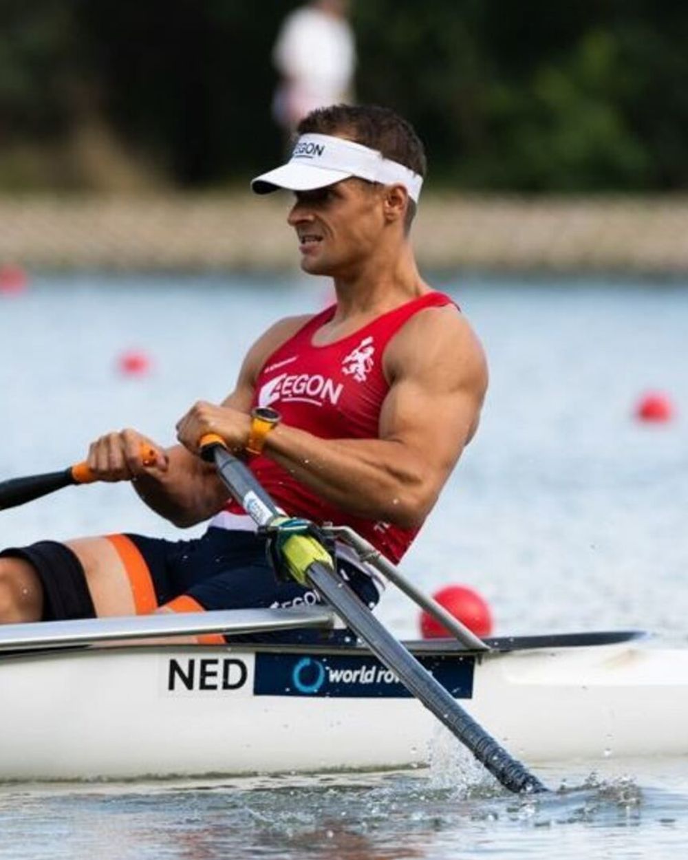 Derde wereldtitel voor roeier De Koning in de skiff - Omroep Zeeland