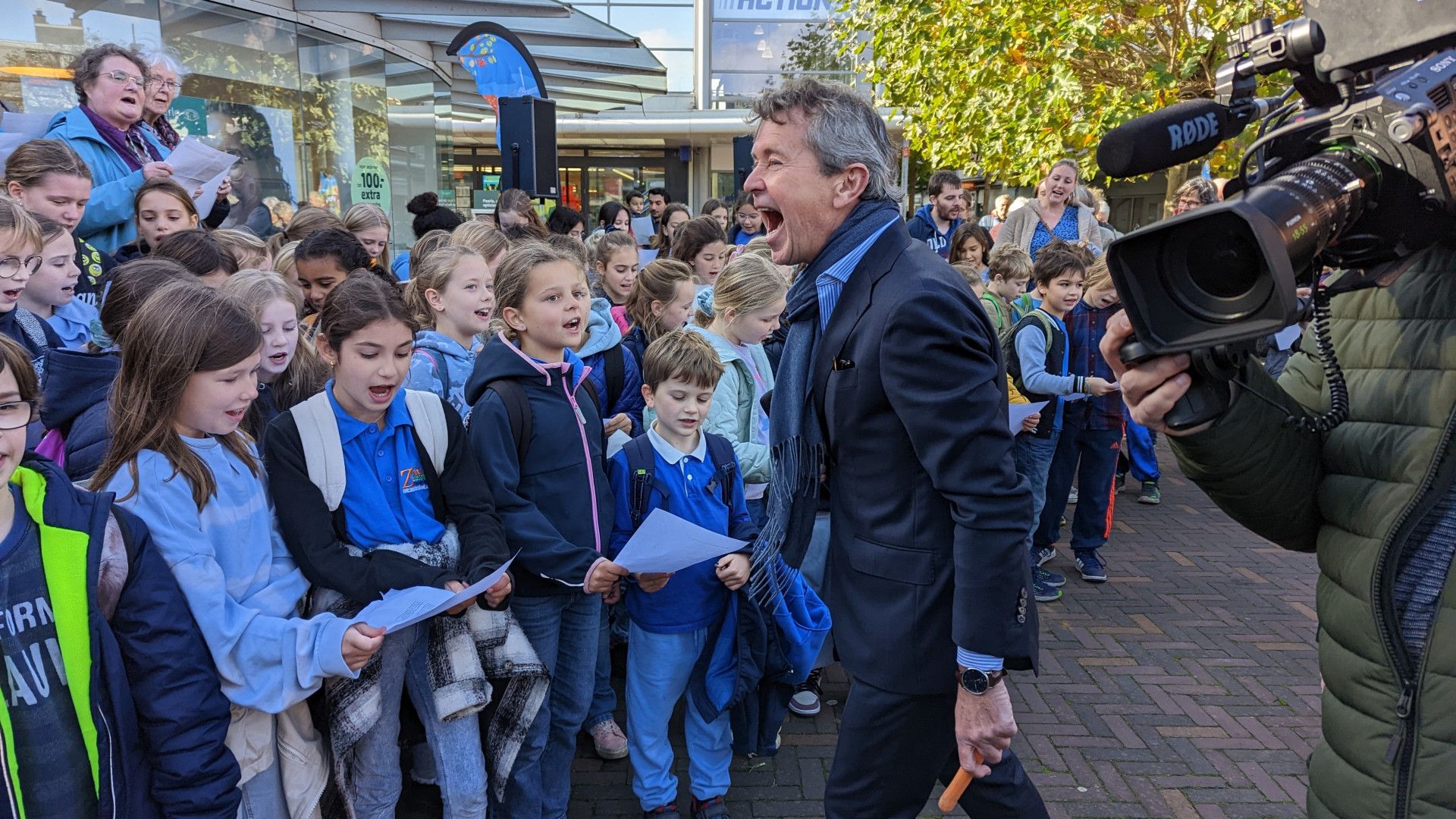Den Haag Loosduinen viert 100-jarig bestaan met nieuw volkslied ...