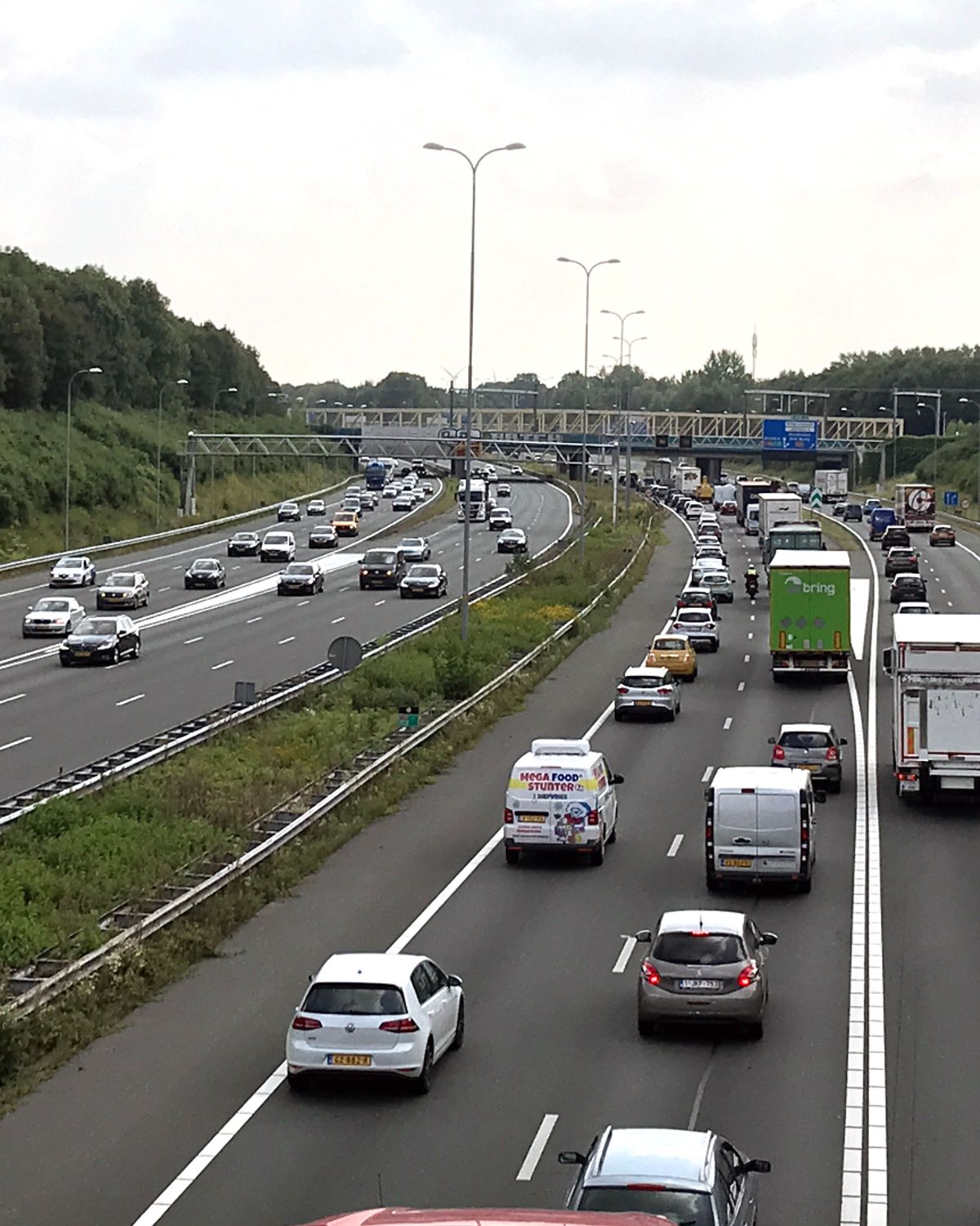 Drukke ochtendspits, twee rijstroken dicht en uur file op A27 - RTV Utrecht