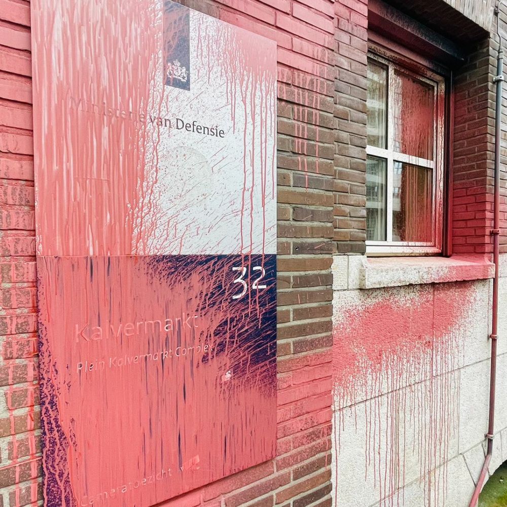 Ministerie van Defensie besmeurd met rode verf om Israël - Omroep West