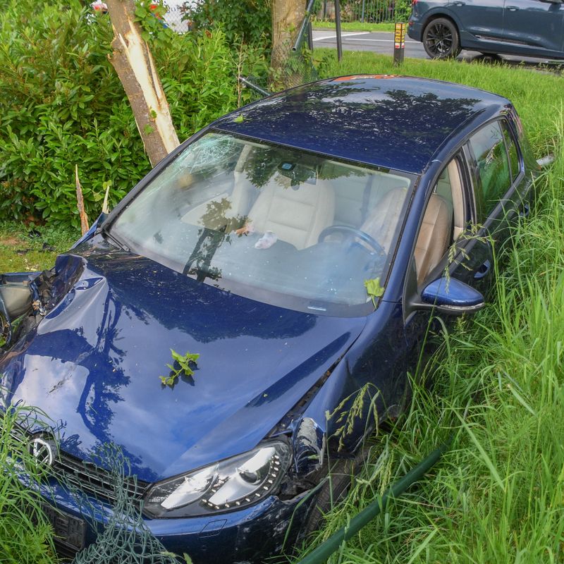 112-nieuws: Auto's te water in Harmelen en Leerdam | Zwaargewonde na ...