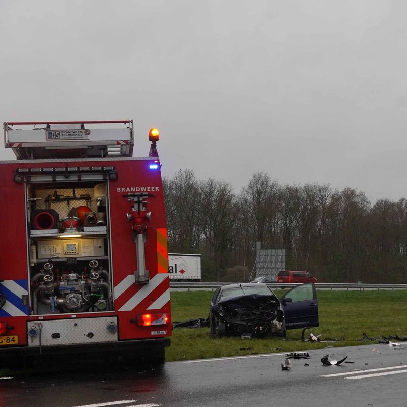 Gewonden bij frontale botsing tussen Rogat en Meppel - RTV Drenthe