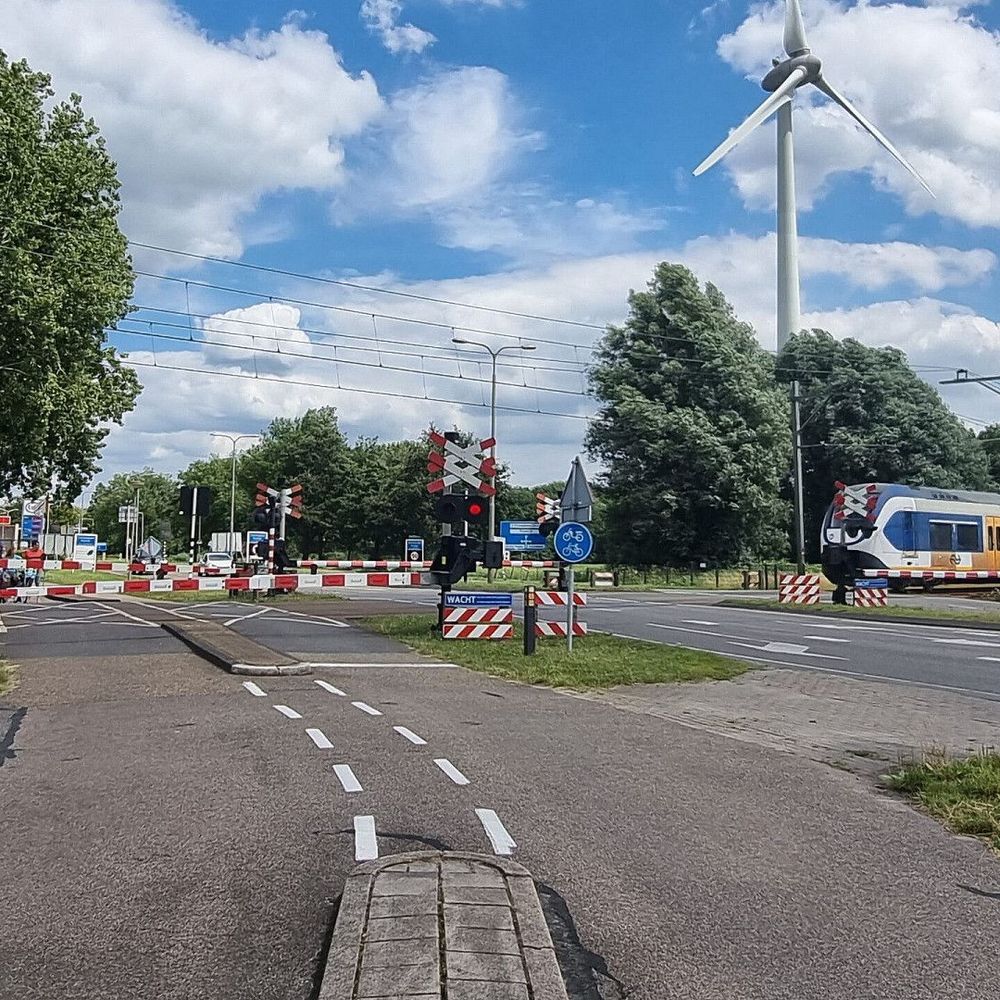 Hoge op- en afritten bij kruispunt N11 om meer treinen mogelijk te maken - Omroep West