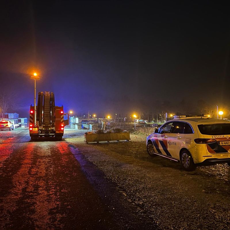 Omstanders halen drenkeling uit water jachthaven Well - L1 Nieuws