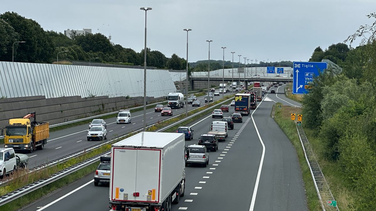 Verkeer staat steeds vaker stil op Limburgse snelwegen - L1 Nieuws