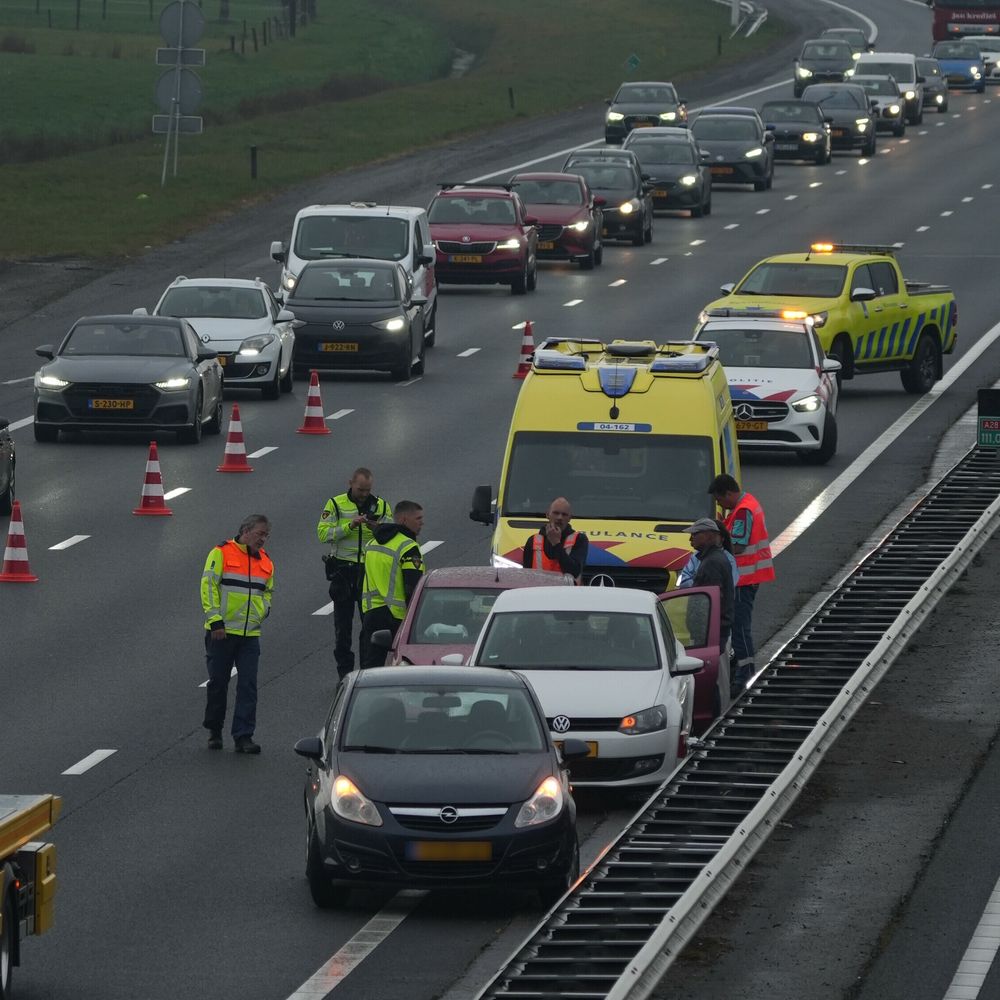 A28 bij Staphorst weer open na ongeluk met meerdere auto's - RTV Drenthe