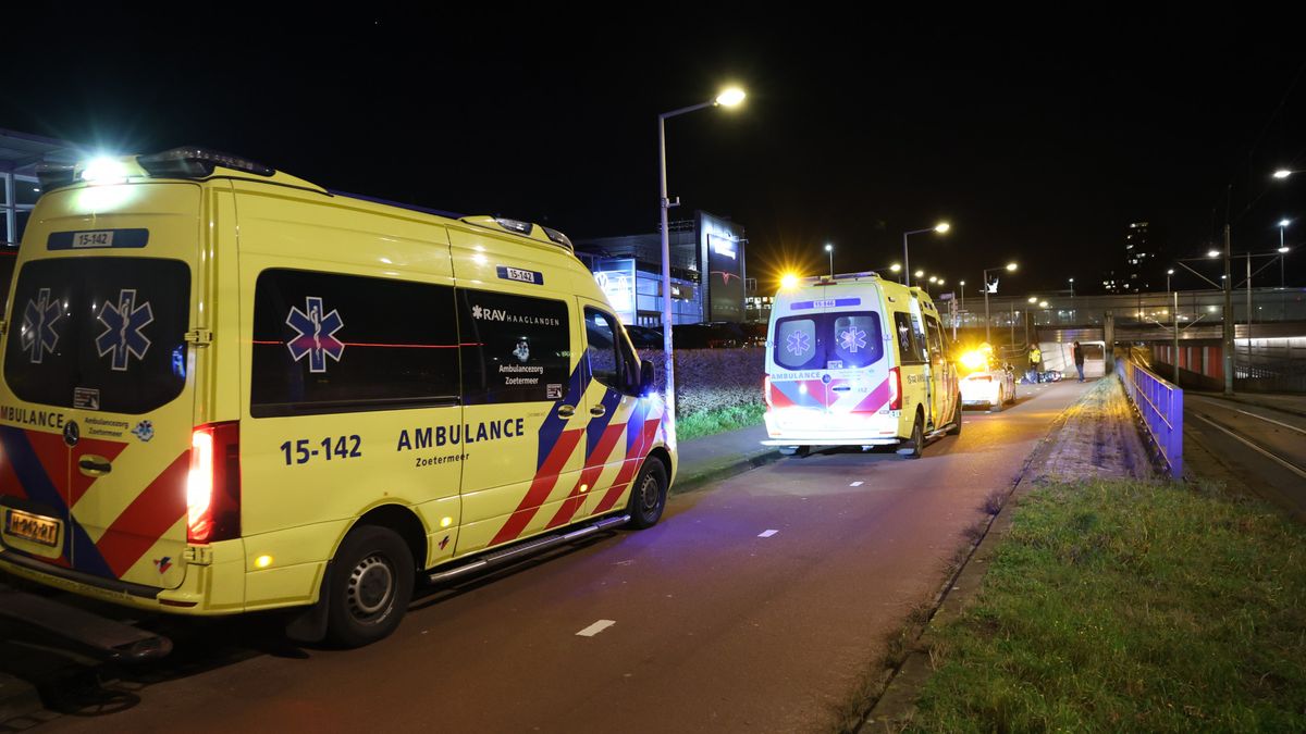 Gewonden na frontale botsing tussen twee scooters - Omroep West