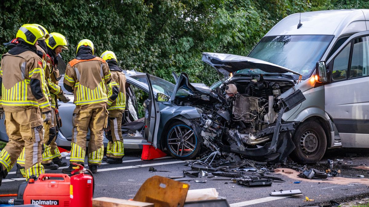 Drie kinderen gewond bij ernstig ongeluk op N207, weg lange tijd dicht ...