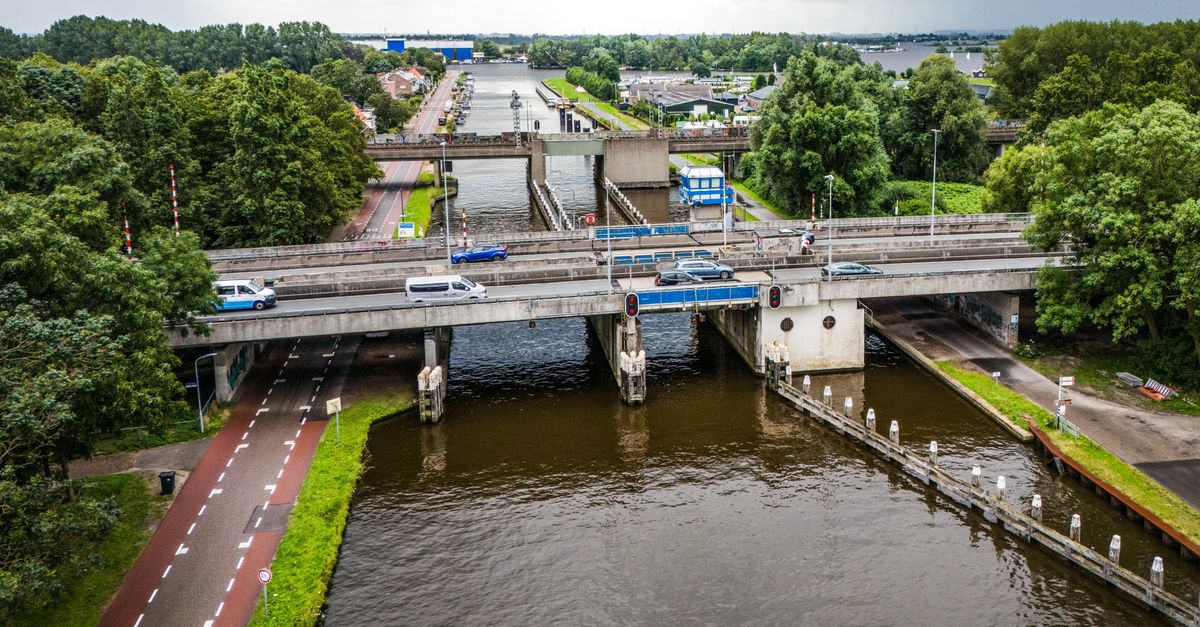Deel snelweg paar nachten dicht voor onderhoud aan brug - Omroep West
