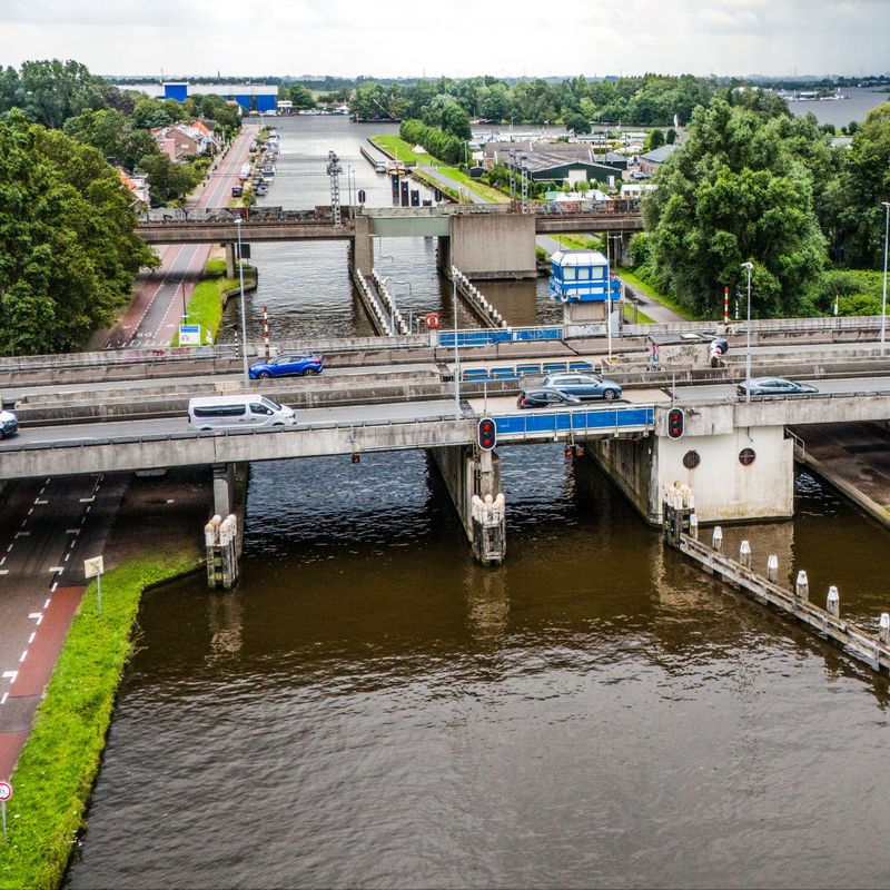 Deel snelweg paar nachten dicht voor onderhoud aan brug - Omroep West