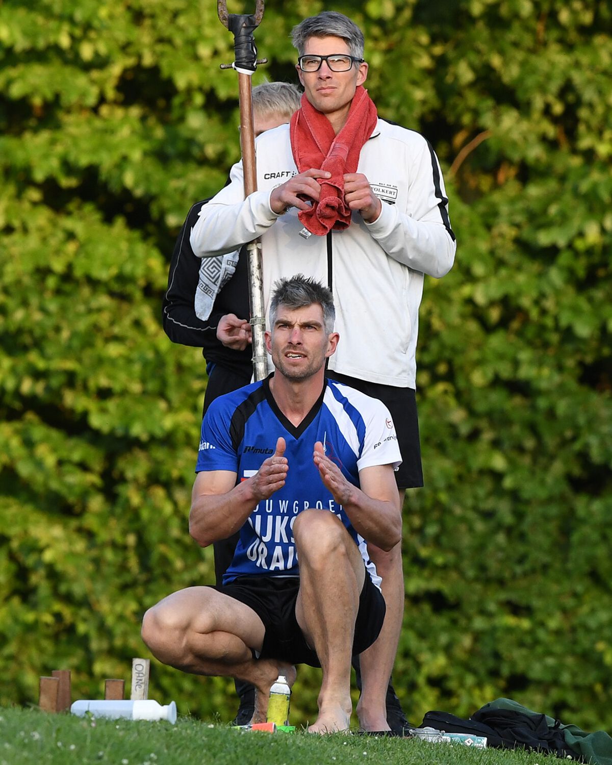 Tweeling Galama houdt na 50.000 meter, 4.000 sprongen en decennia op ...