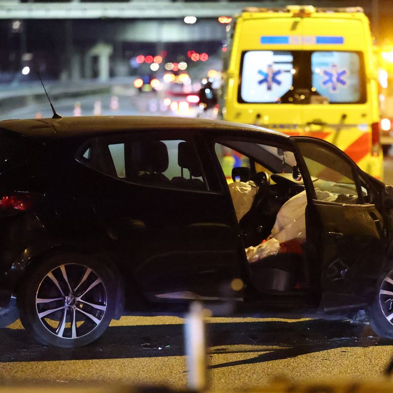 112-nieuws | Automobilist klapt op pijlwagen op A12 - Omroep West