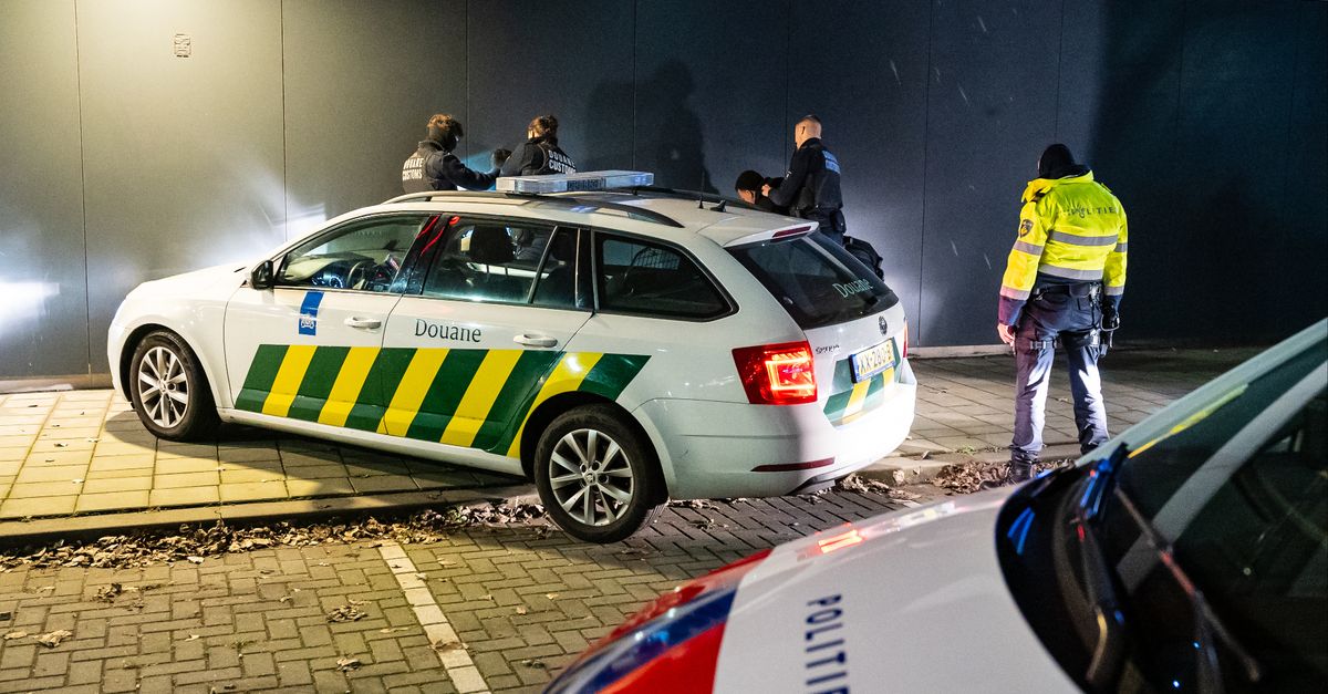 Zes jaar cel geëist tegen corrupte douanier: ‘Ze was zeer belust op geld en wilde luxe leven ...