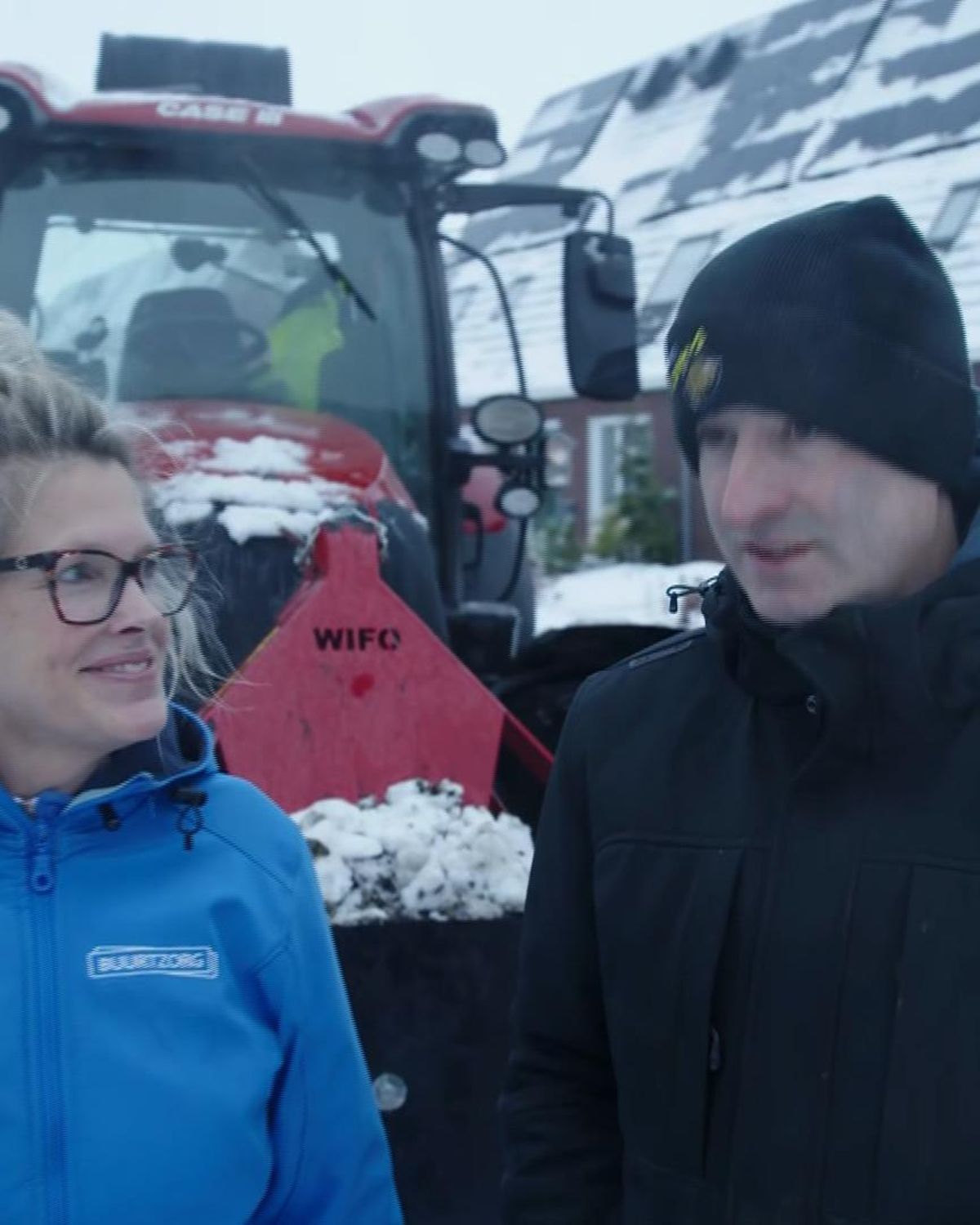 Mei dizze snie komt de thússoarch op De Gordyk mei de trekker - Omrop ...