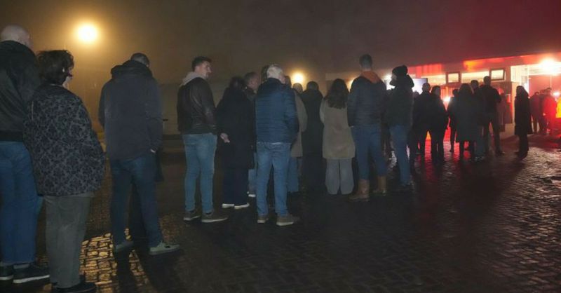 Tal van fans nemen afscheid van hun 'Boer Harms' - RTV Drenthe