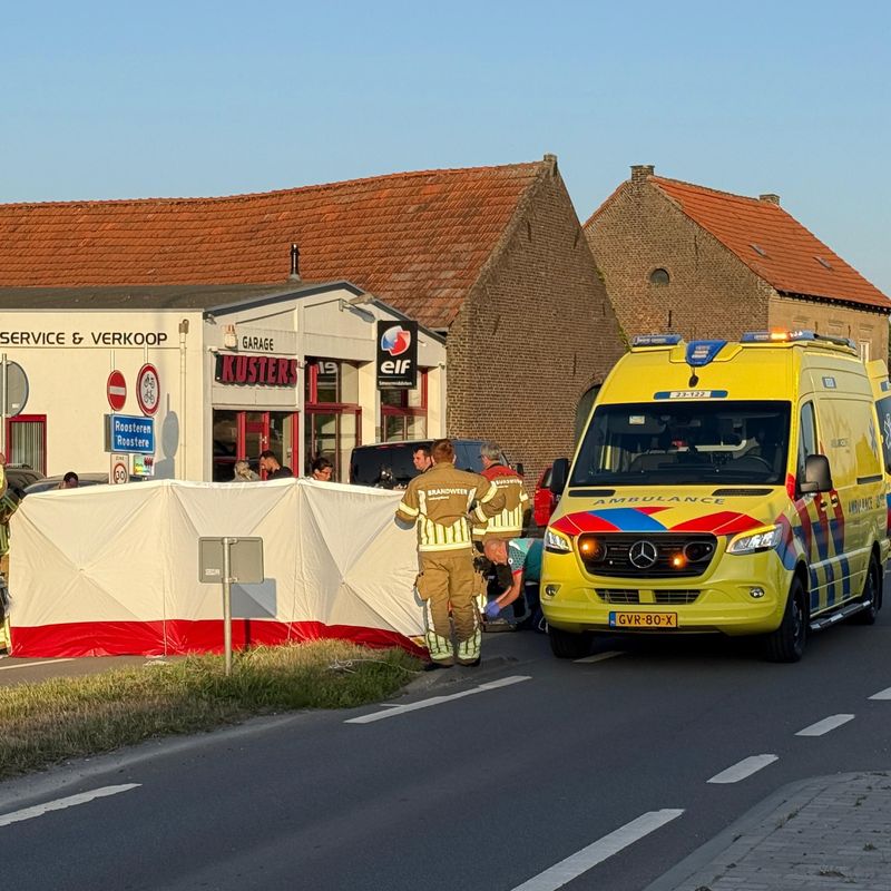 Scooterbestuurder ernstig gewond bij aanrijding in Roosteren - L1 Nieuws