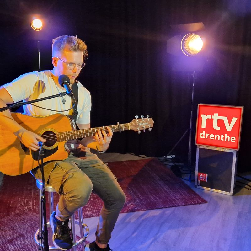 Laszlo Buring: van outlaw countrymuzikant naar YouTube-sensatie - RTV ...