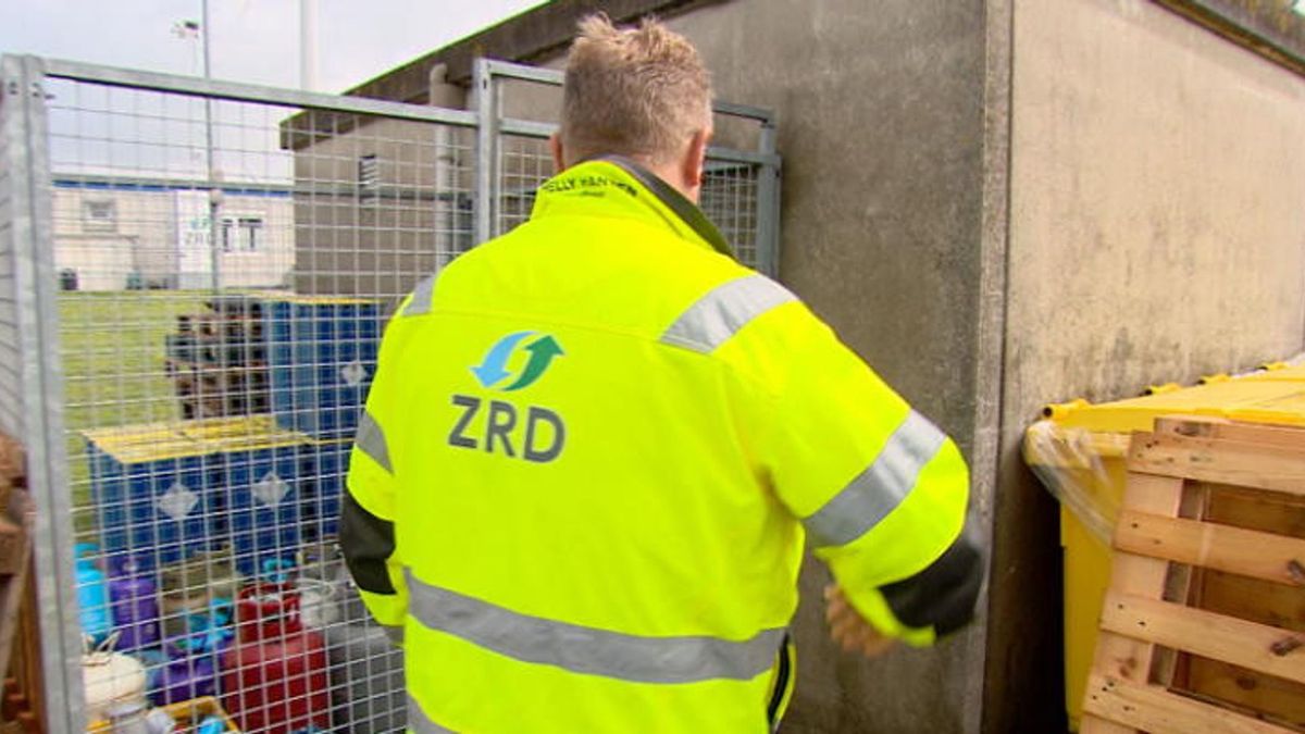 Waarom het gevaarlijk is om lachgascilinders bij het afval te gooien ... Waarom het gevaarlijk is om lachgascilinders bij het afval te gooien ...