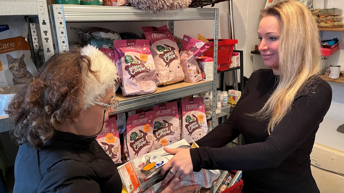 Dierenvoedselbank Leeuwarden heeft veel behoefte aan eten, ruimte en geld - Omrop Fryslân