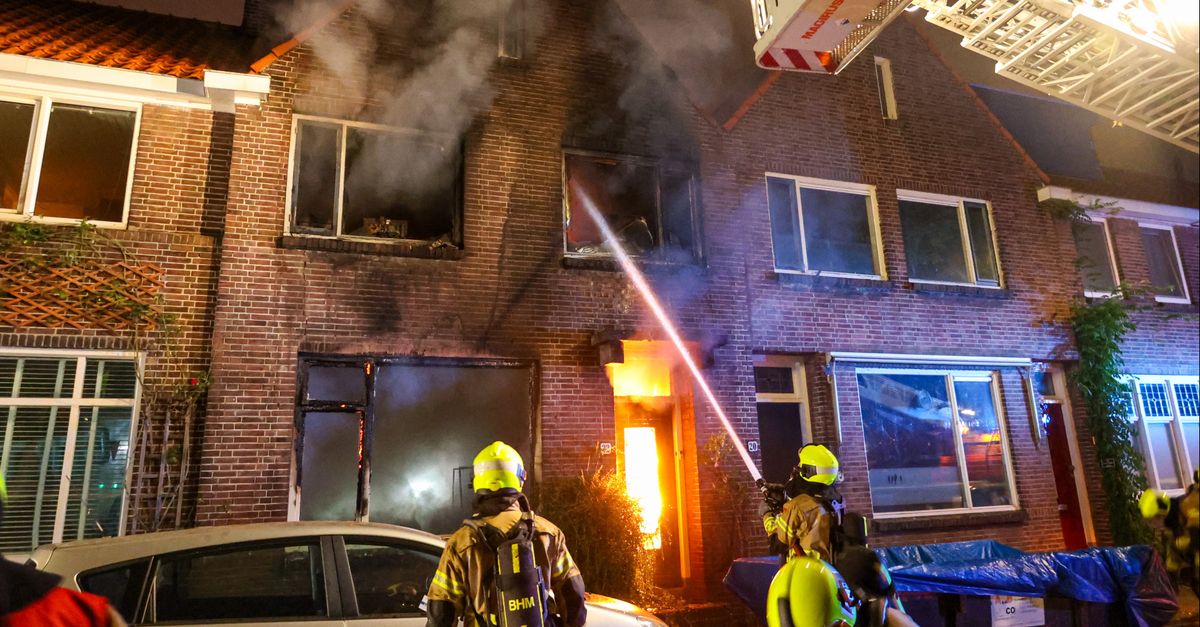 Dode en drie gewonden bij grote woningbrand: 'Zeer aangrijpend ...