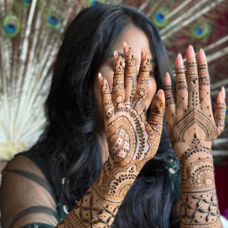 Henna-artist Shanaya maakt eeuwenoude traditie zichtbaar: 'Henna is ...