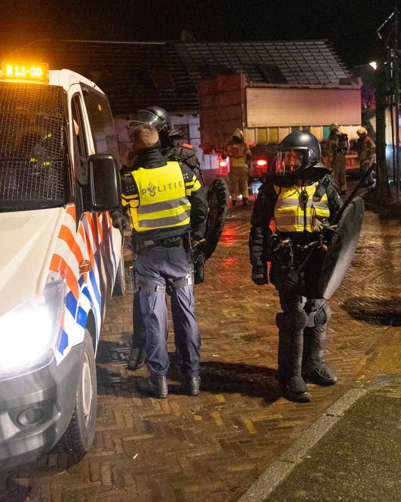 Reconstructie oudjaarsnacht: na meer dan een uur greep de ME in in ...