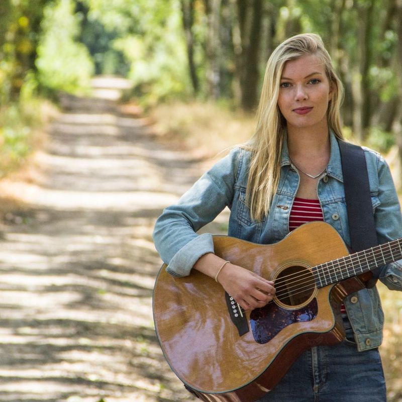 Nieuwe single Hannah Mae in het Nederlands: 'Te goed om aan iemand ...