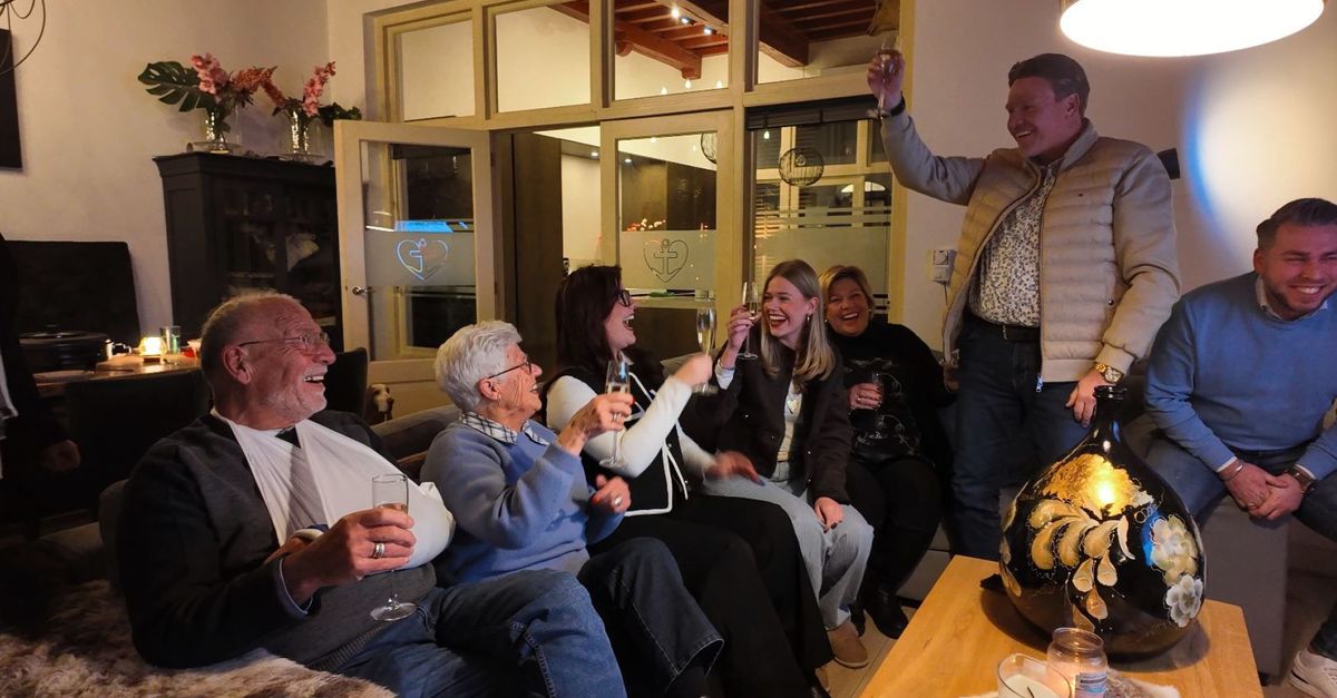 Gejuich stijgt op in Tiel als de geldprijs per lot onthuld wordt ...