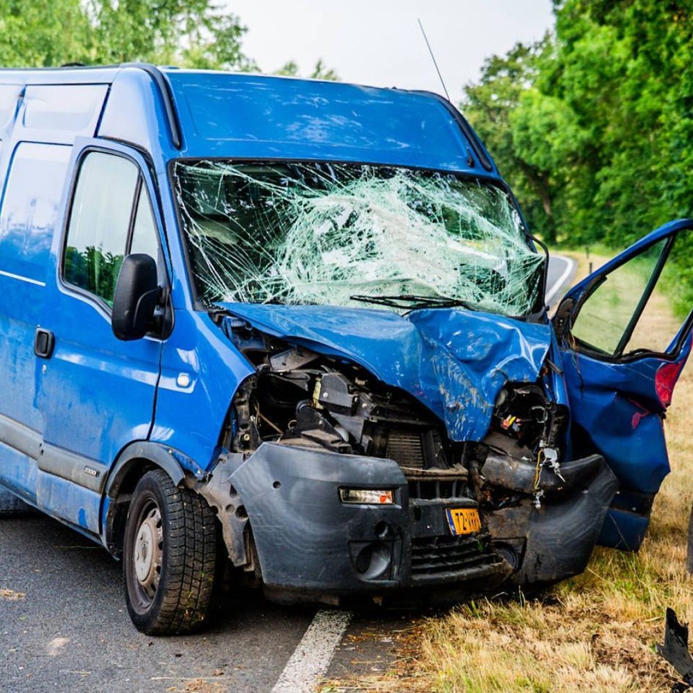 Gewonde bij ernstig ongeval met busje - Omroep Gelderland