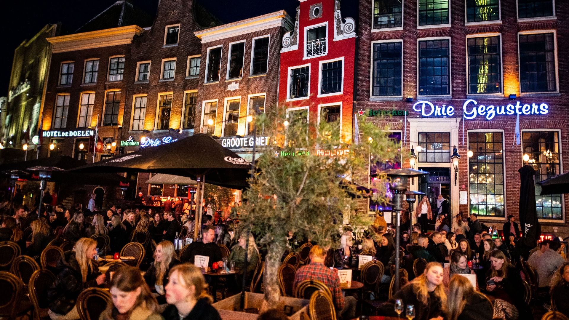 Terrassen in Stad een uur langer open vanwege de warmte - RTV Noord