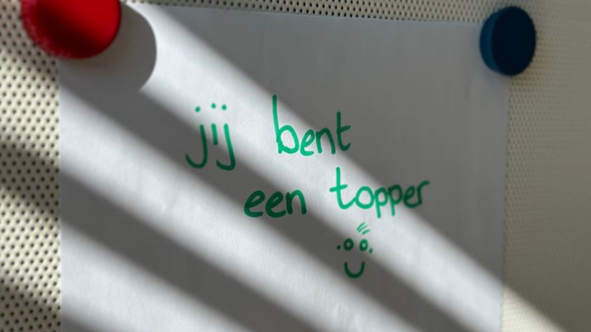 Complimentendag: "Mijn haar zit alle kanten op, grappenmaker!" - Rijnmond