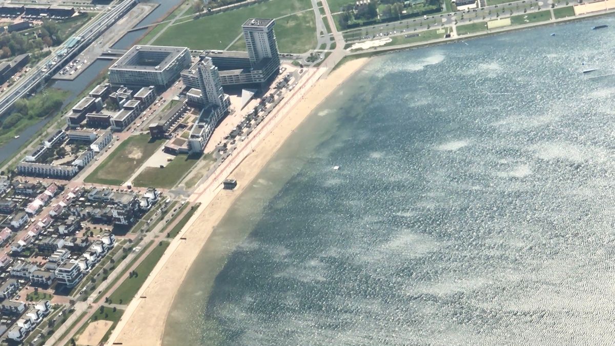 Mogelijk politiepost op strand Nesselande op zomerse dagen - Rijnmond