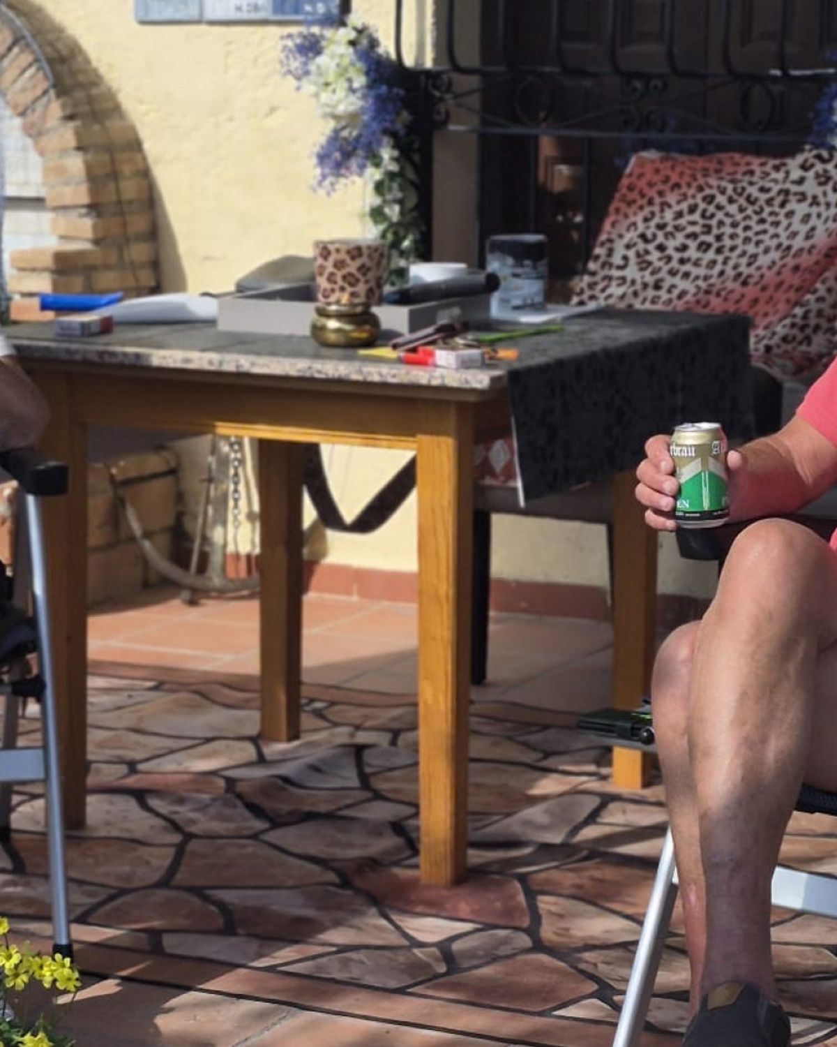 Leo van Leo's Koffiehuis eindelijk in de Spaanse zon: 'Hagelslag kost ...