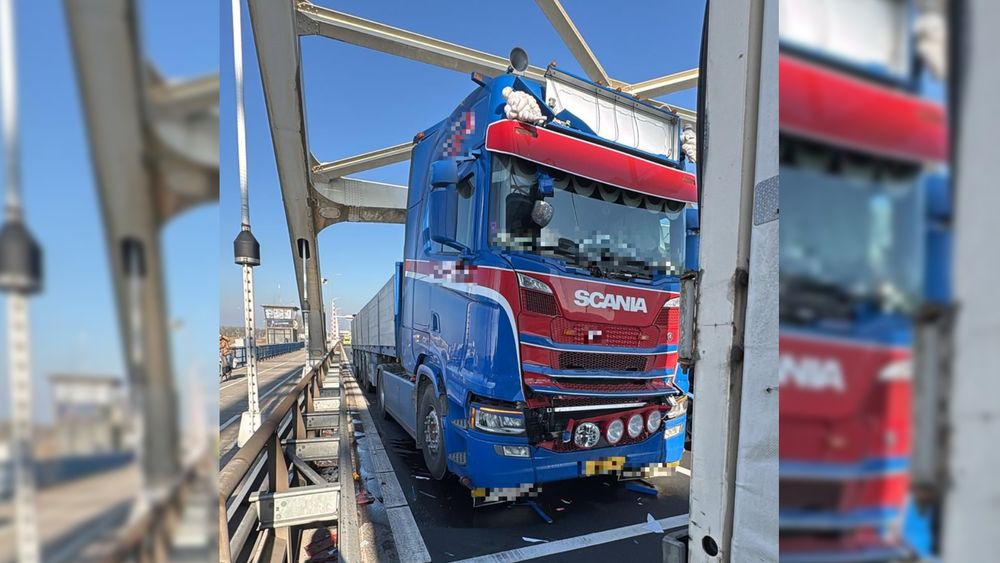 Uur vertraging door ongeluk met vrachtauto's - Rijnmond