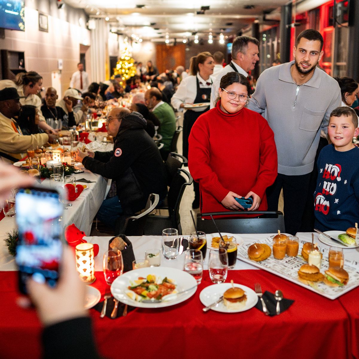 Feyenoord-kerstdiner neemt zorgen van Samantha en haar kinderen even ...