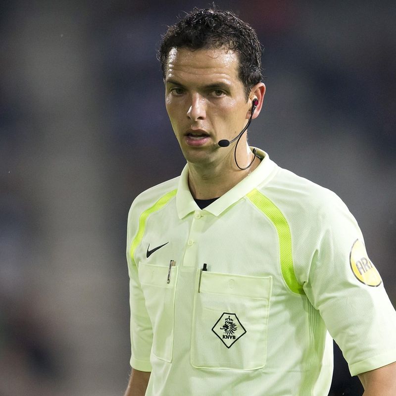 Richard Martens fluit duel van Go Ahead Eagles bij FC Oss - Oost