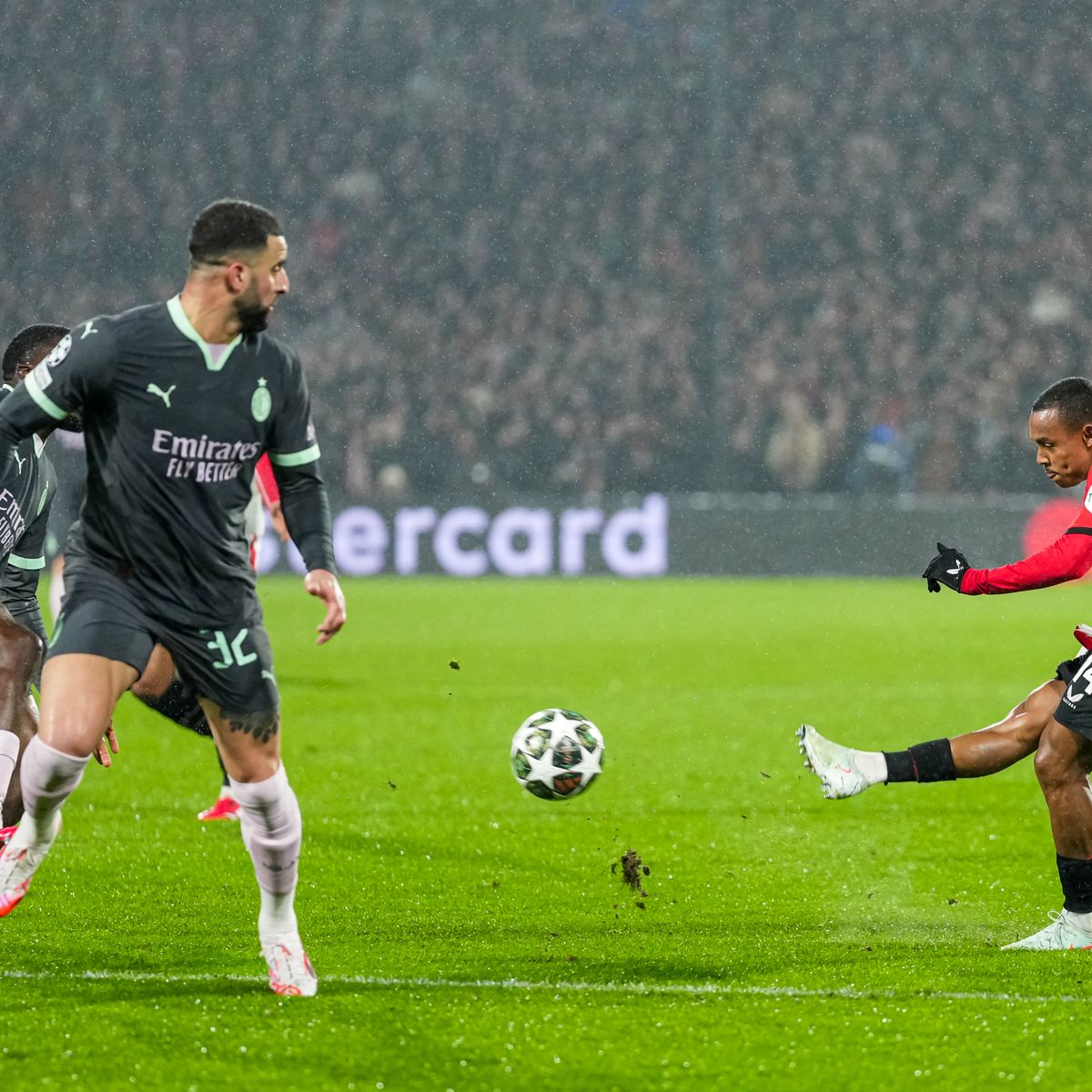 Kenners lovend over Braziliaanse aanvaller van Feyenoord: 'Paixão is beter dan Gakpo' - Rijnmond