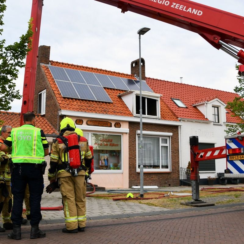 Sein brand meester gegeven bij woningbrand Schoondijke - Omroep Zeeland