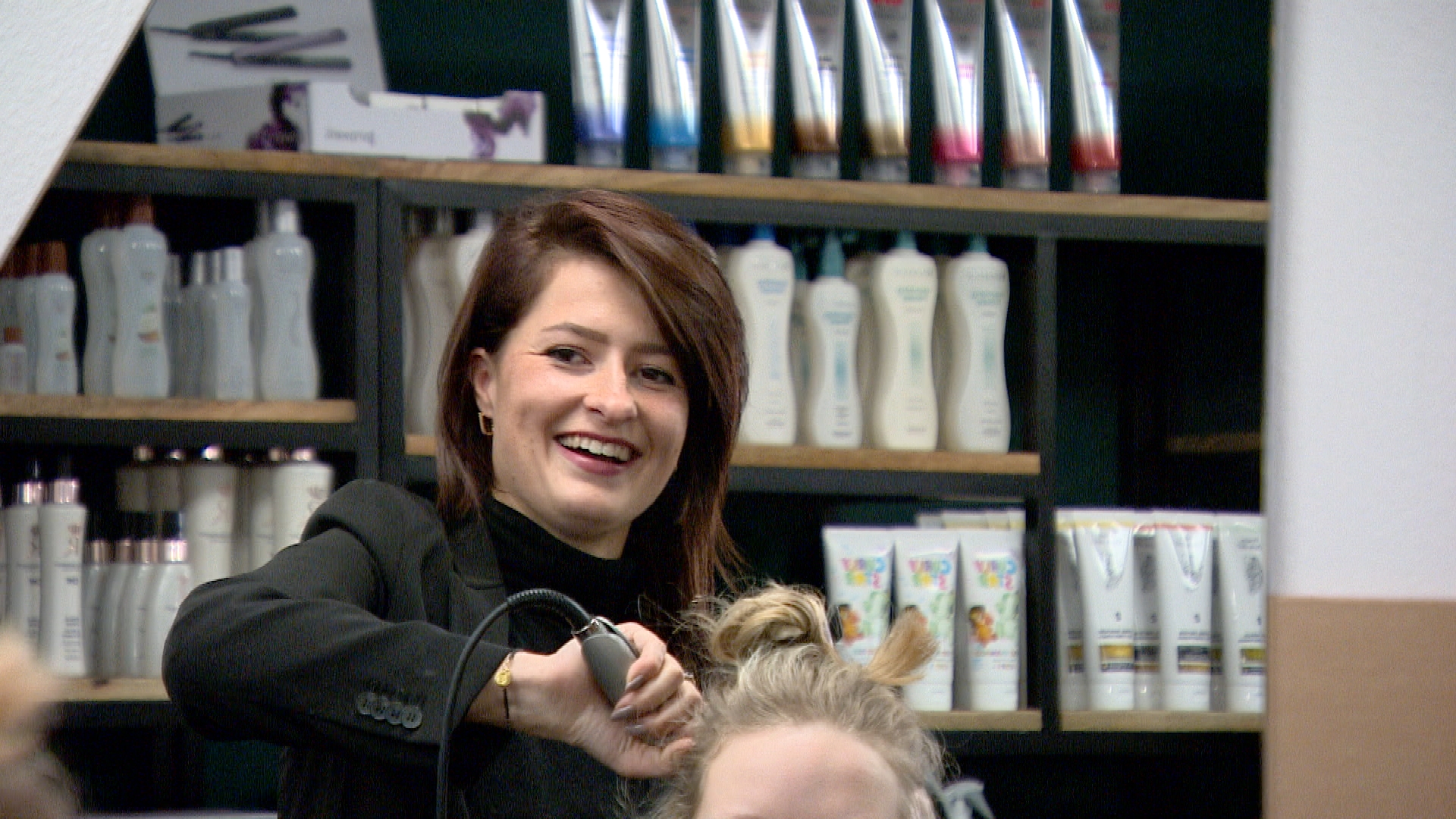 Groeiend tekort aan kappers laat wachttijden voor een knipbeurt oplopen ...